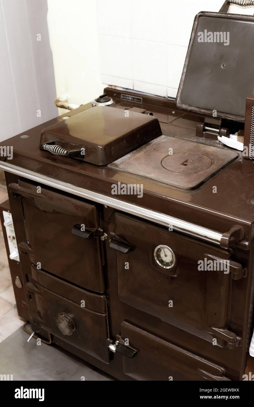 Old style oil burning stove in retro kitchen interior Stock Photo - Alamy
