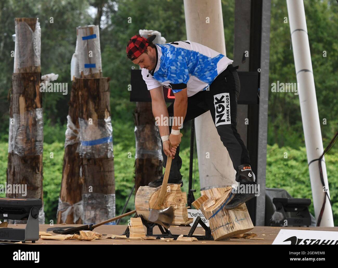 Gelsenkirchen, Germany. 21st Aug, 2021. The new champion in sport ...