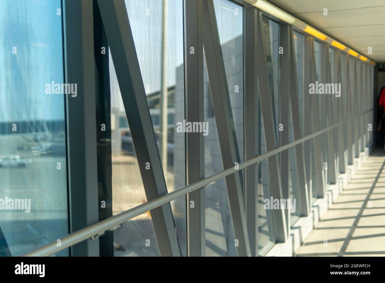 Airport terminal silhouette windows hi-res stock photography and images ...