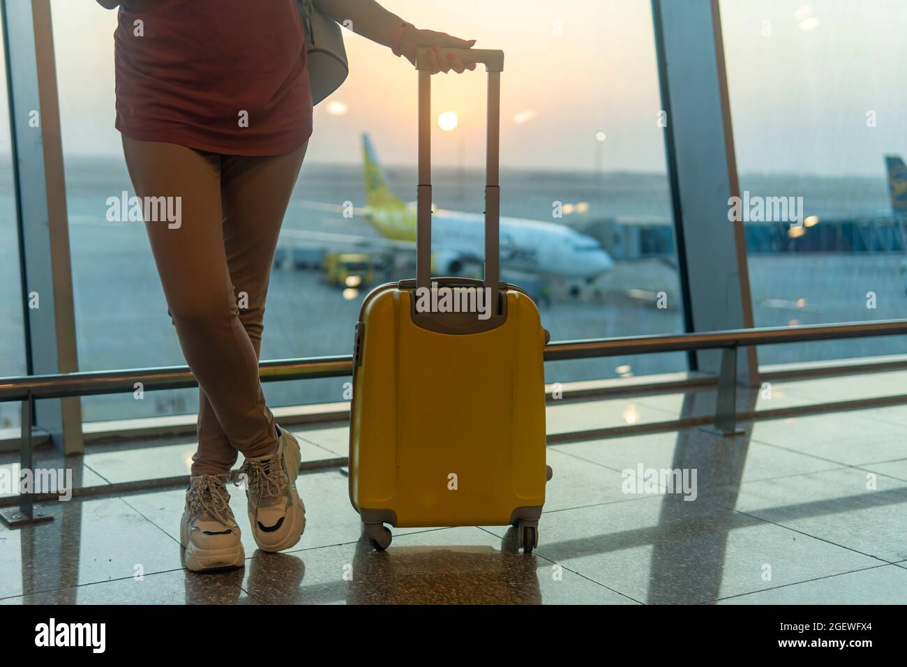 Female legs suitcase hi-res stock photography and images - Alamy