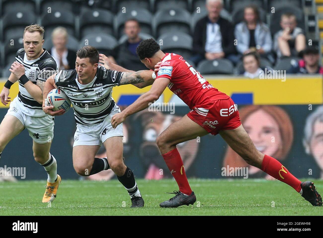 Jamie Shaul (29) of Hull FC shrugs off Luis Johnson (27) of Hull KR ...
