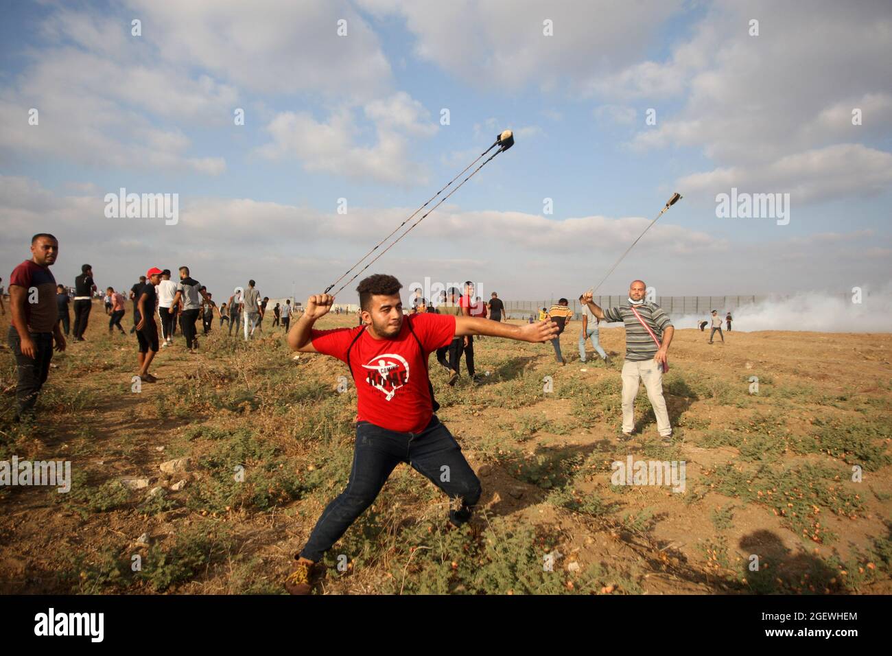 Slingshot gaza hi-res stock photography and images - Alamy