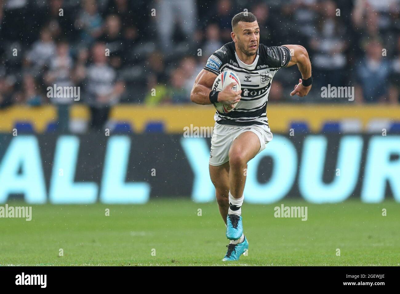 Carlos Tuimavave (3) of Hull FC runs with the ball Stock Photo - Alamy
