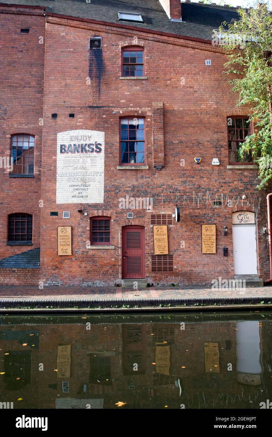 The Gin Vault In Gas St Birmingham is an independent bar & overlooks ...