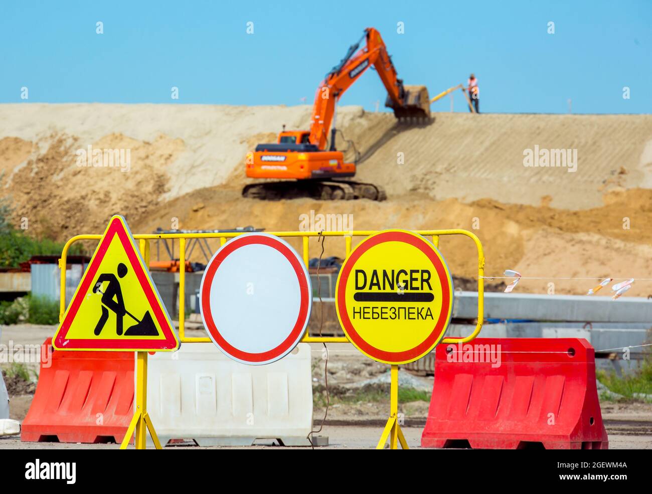 Ukrainian road signs hi-res stock photography and images - Alamy