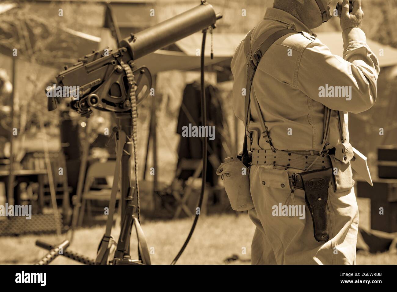 World war ii american soldiers reading hi-res stock photography and ...