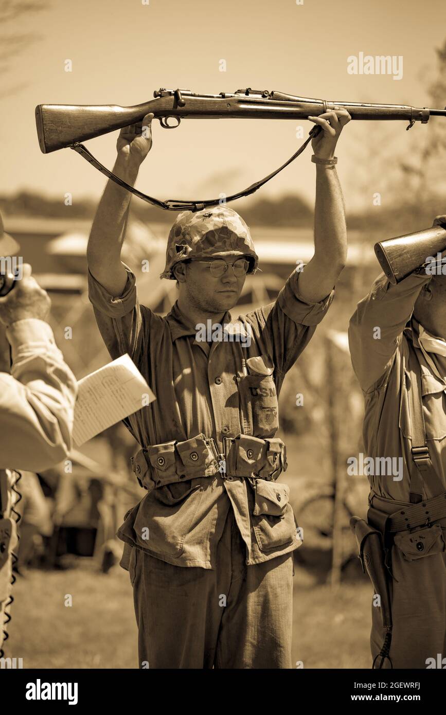 World war ii american soldiers reading hi-res stock photography and ...