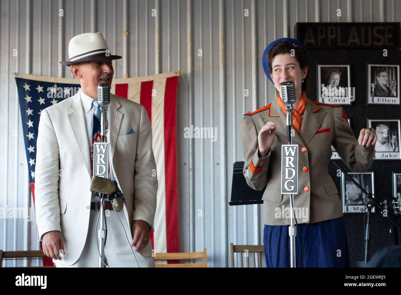 World war ii american soldiers reading hi-res stock photography and ...