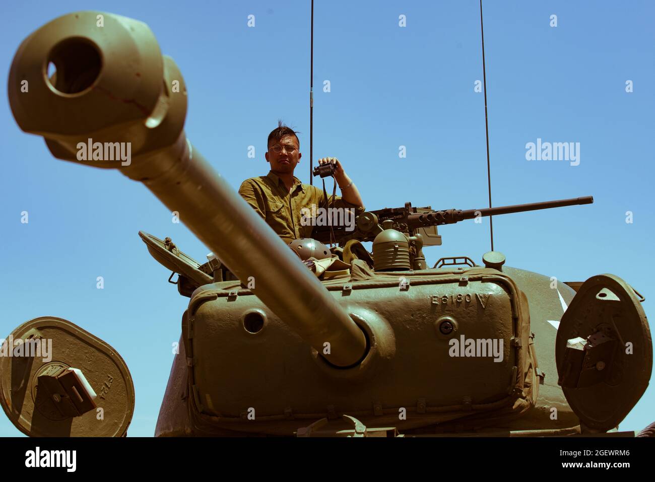 World war ii american soldiers reading hi-res stock photography and ...