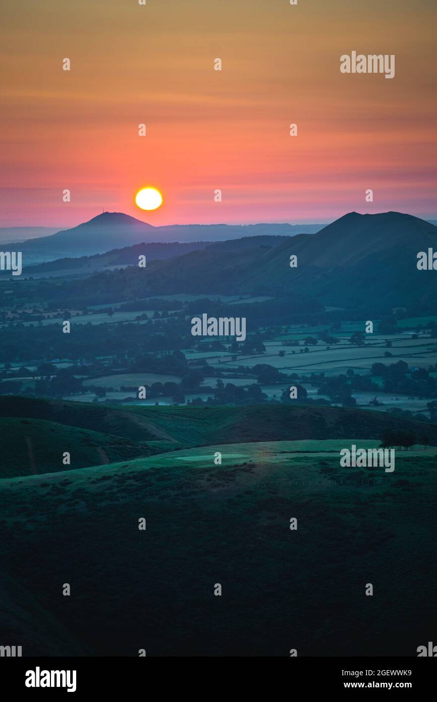 Summer sunrise uk hi-res stock photography and images - Alamy
