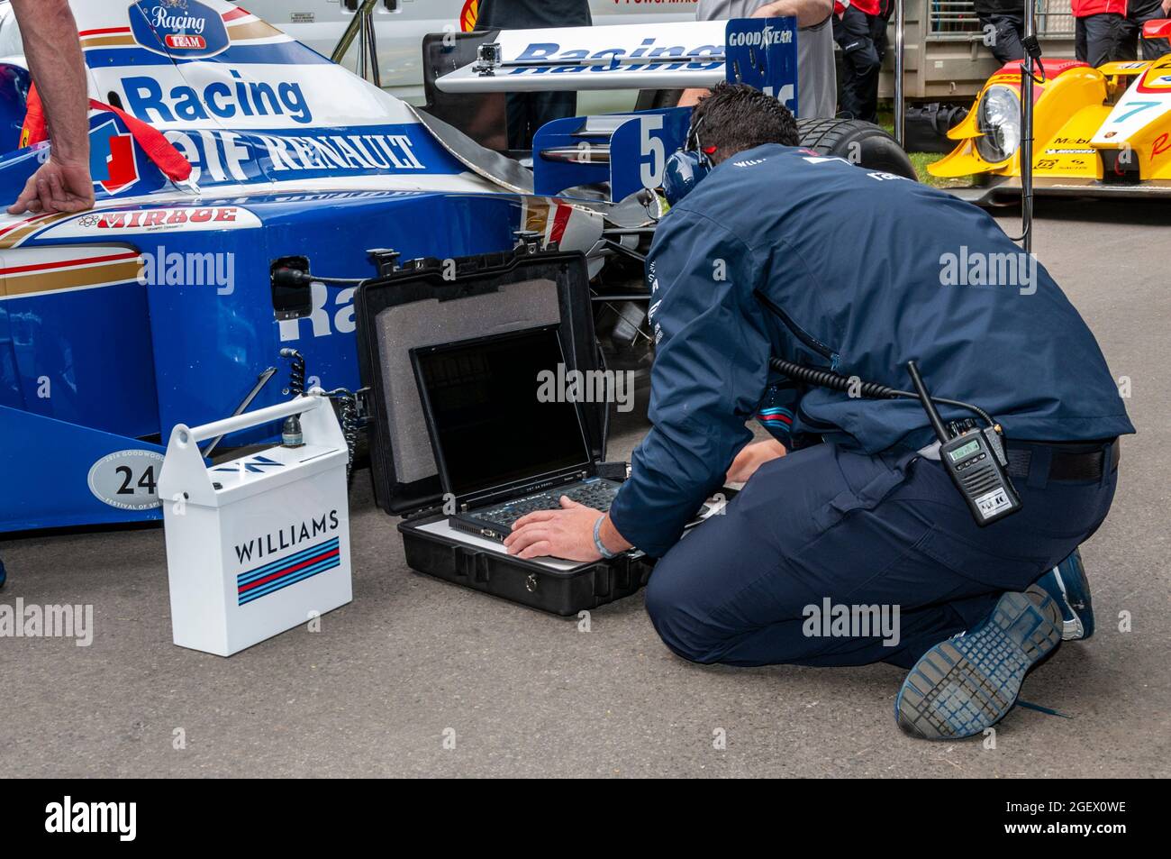 Formula 1 race engineer hi-res stock photography and images - Alamy