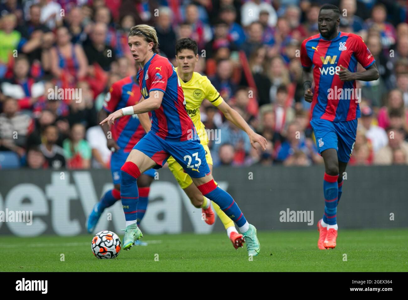 LONDON, UK. AUGUST 21ST Conor Gallagher of Crystal Palace controls the ...
