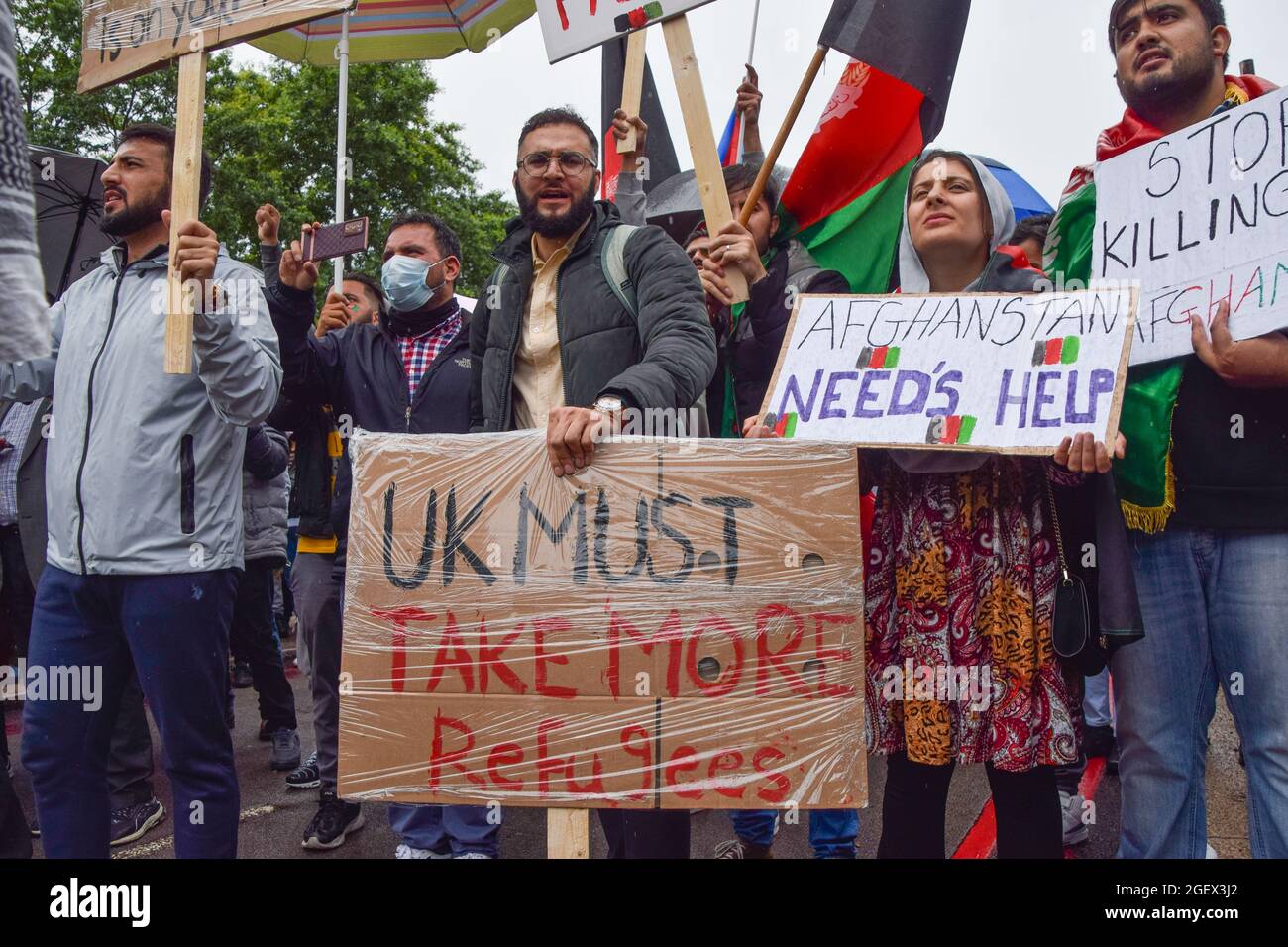Afghanistan refugees help uk hi-res stock photography and images - Alamy