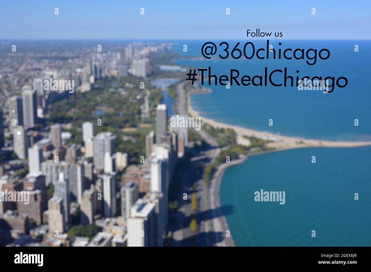 360 chicago tower hi-res stock photography and images - Alamy