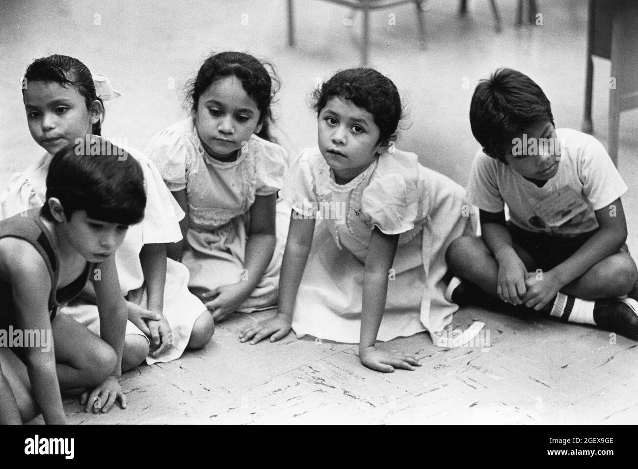 Kids sitting in circle Black and White Stock Photos & Images - Alamy