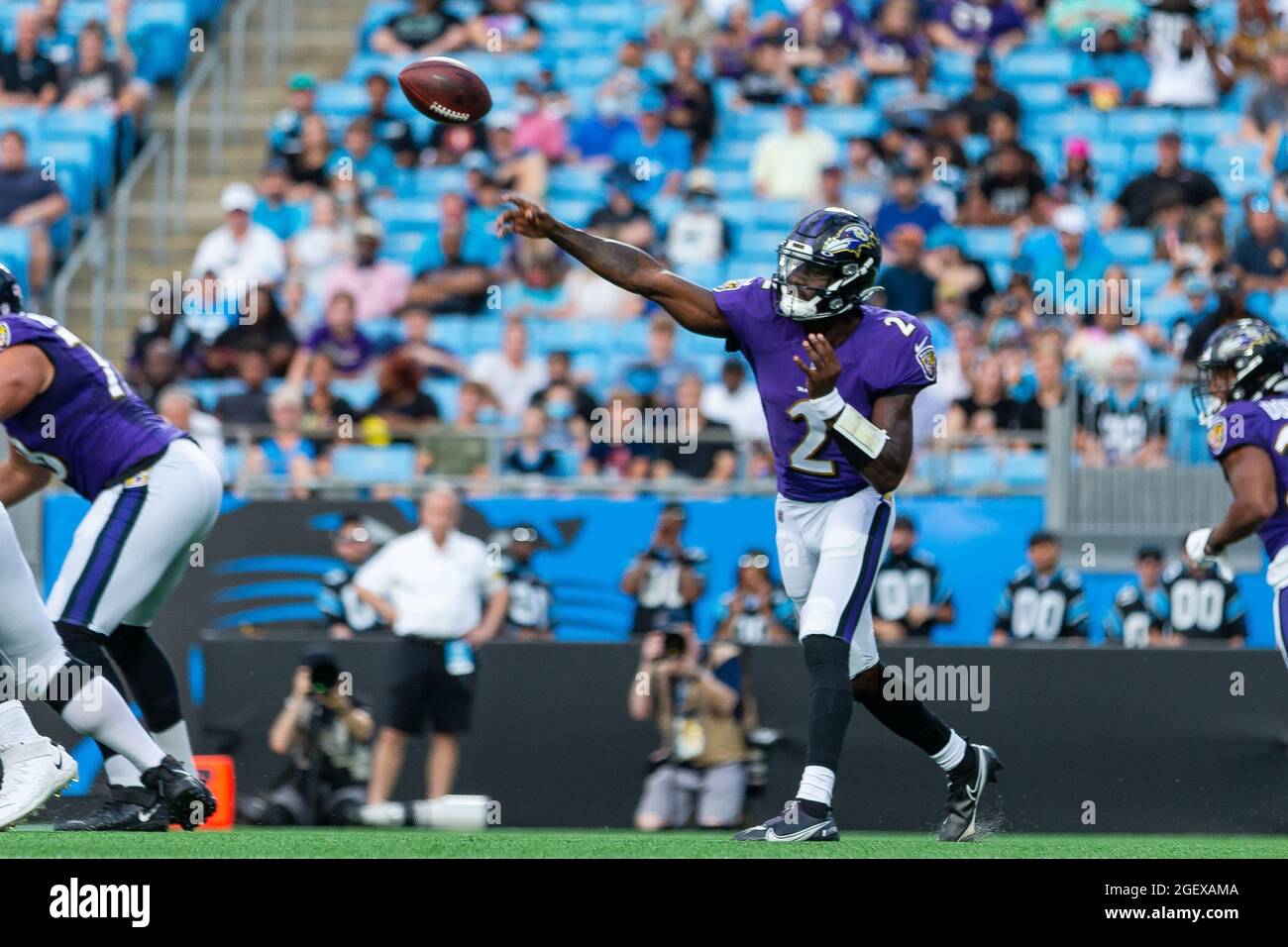 August 21, 2021: Baltimore Ravens quarterback Tyler Huntley (2) throws ...
