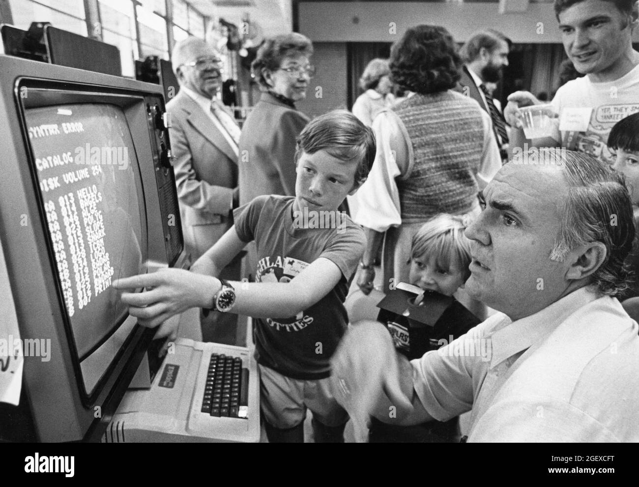 Elementary school computer lab Black and White Stock Photos & Images ...
