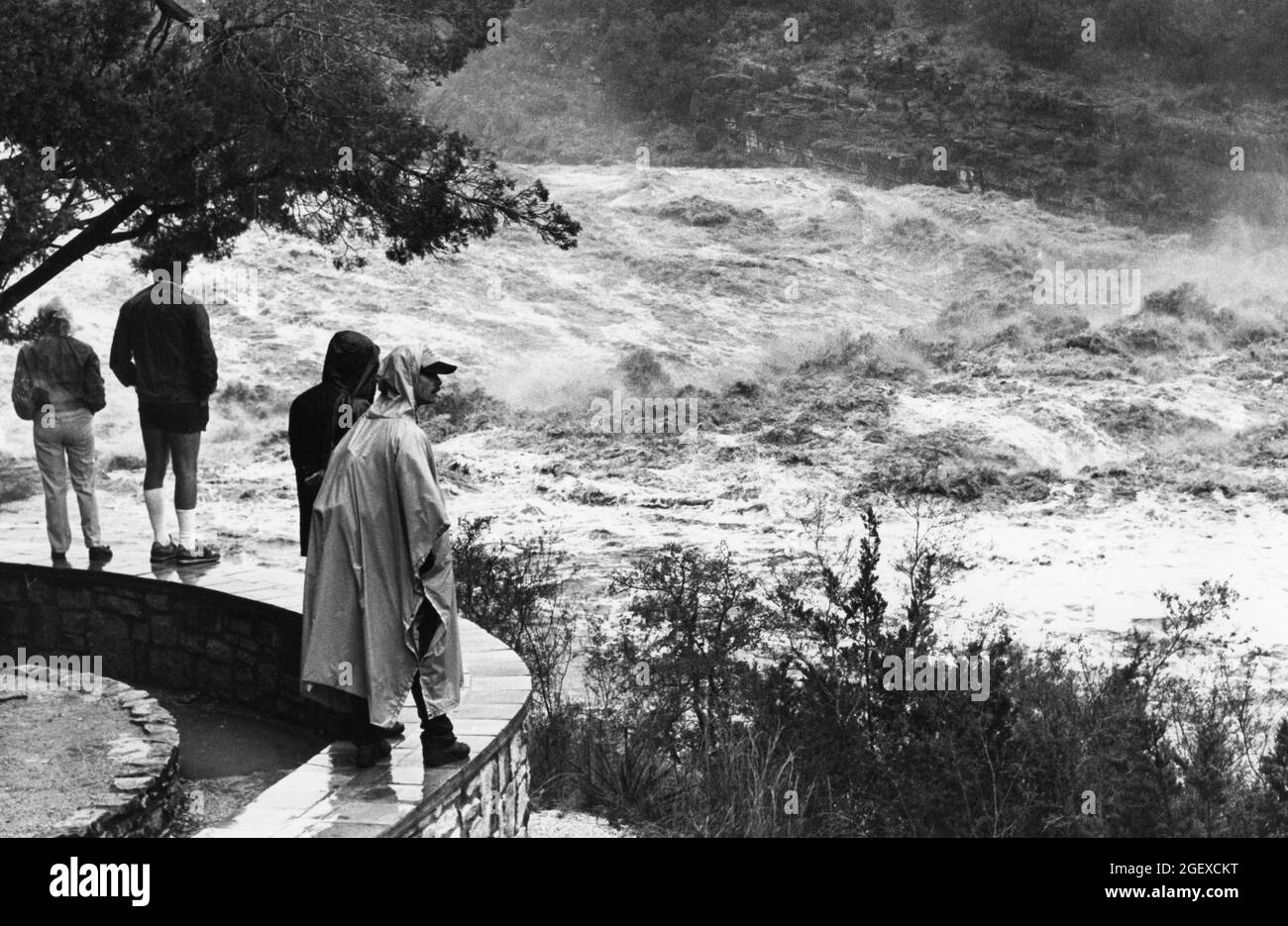 People watching flooding hi-res stock photography and images - Alamy