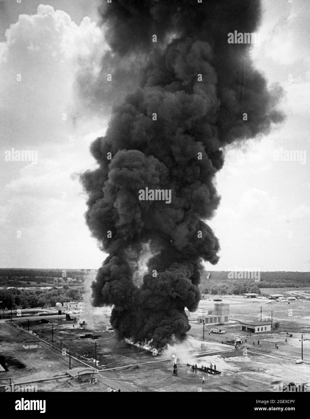 Fire smoke firefighters Black and White Stock Photos & Images - Alamy
