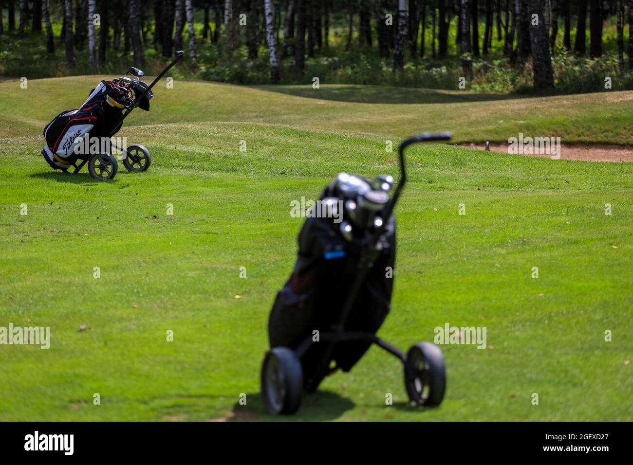 Golf pull cart hi-res stock photography and images - Alamy