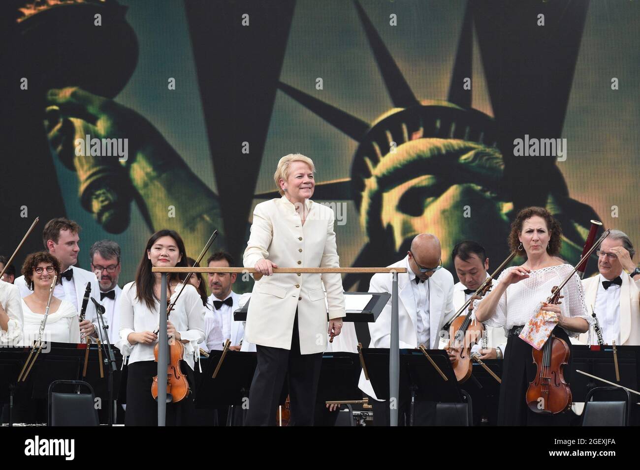 New york philharmonic hi-res stock photography and images - Alamy