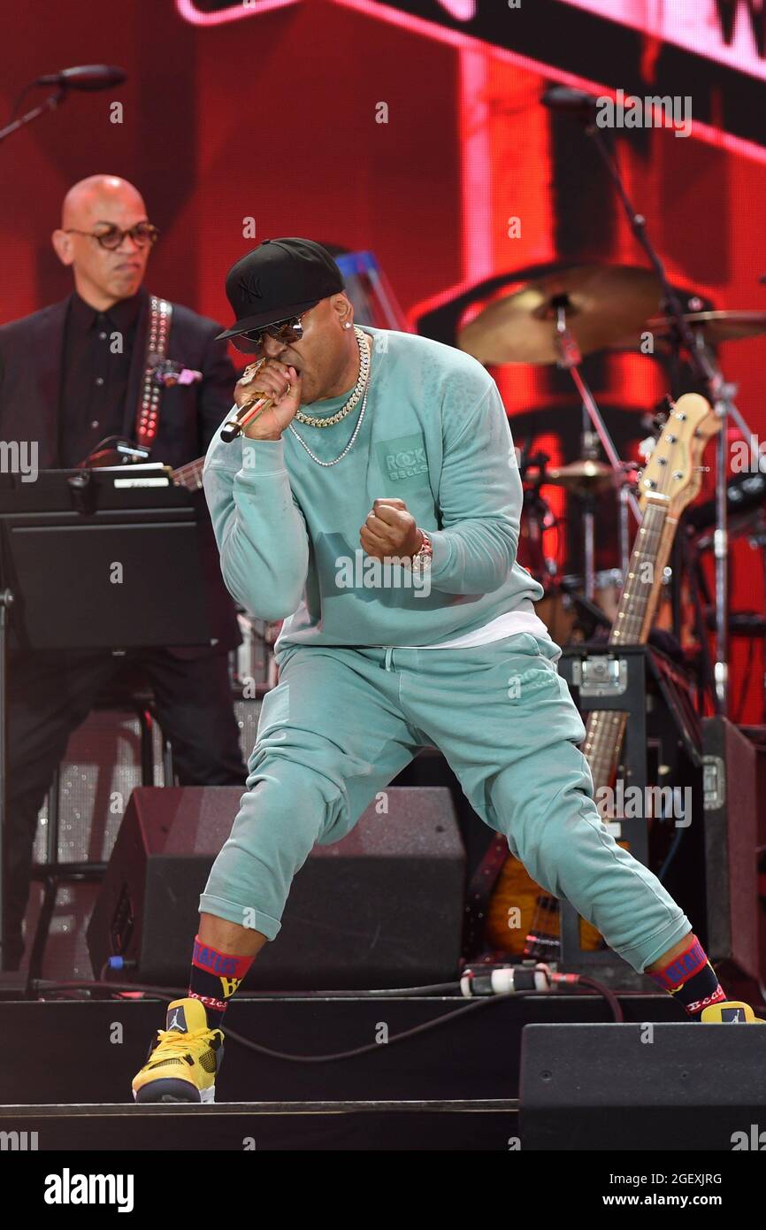 Ll cool j on stage hi-res stock photography and images - Alamy
