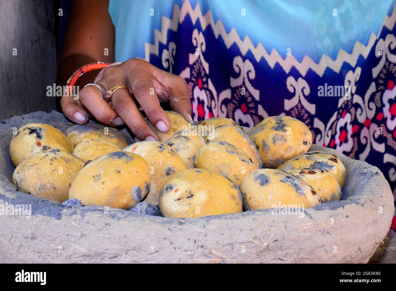 Indian womans hands hi-res stock photography and images - Alamy