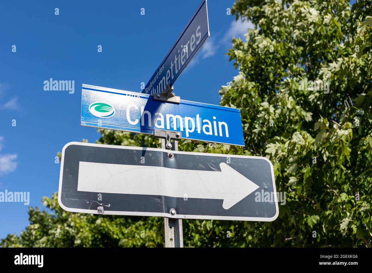 Canada quebec road sign hi-res stock photography and images - Alamy