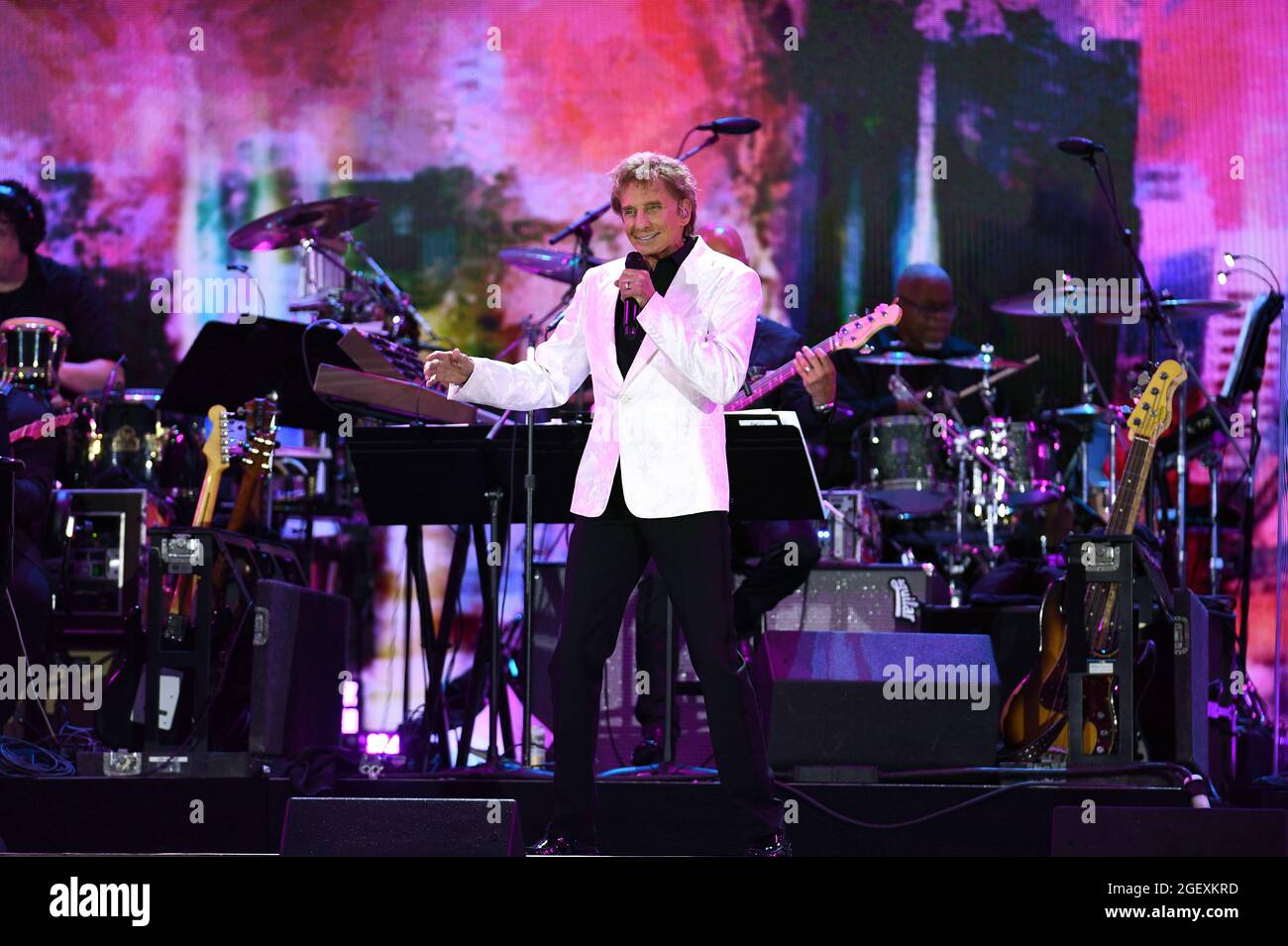Singer-songwriter Barry Manilow performs on stage during the "We Love ...