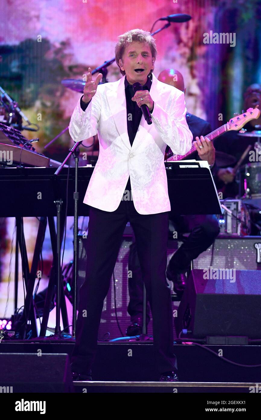 Singer-songwriter Barry Manilow performs on stage during the "We Love ...