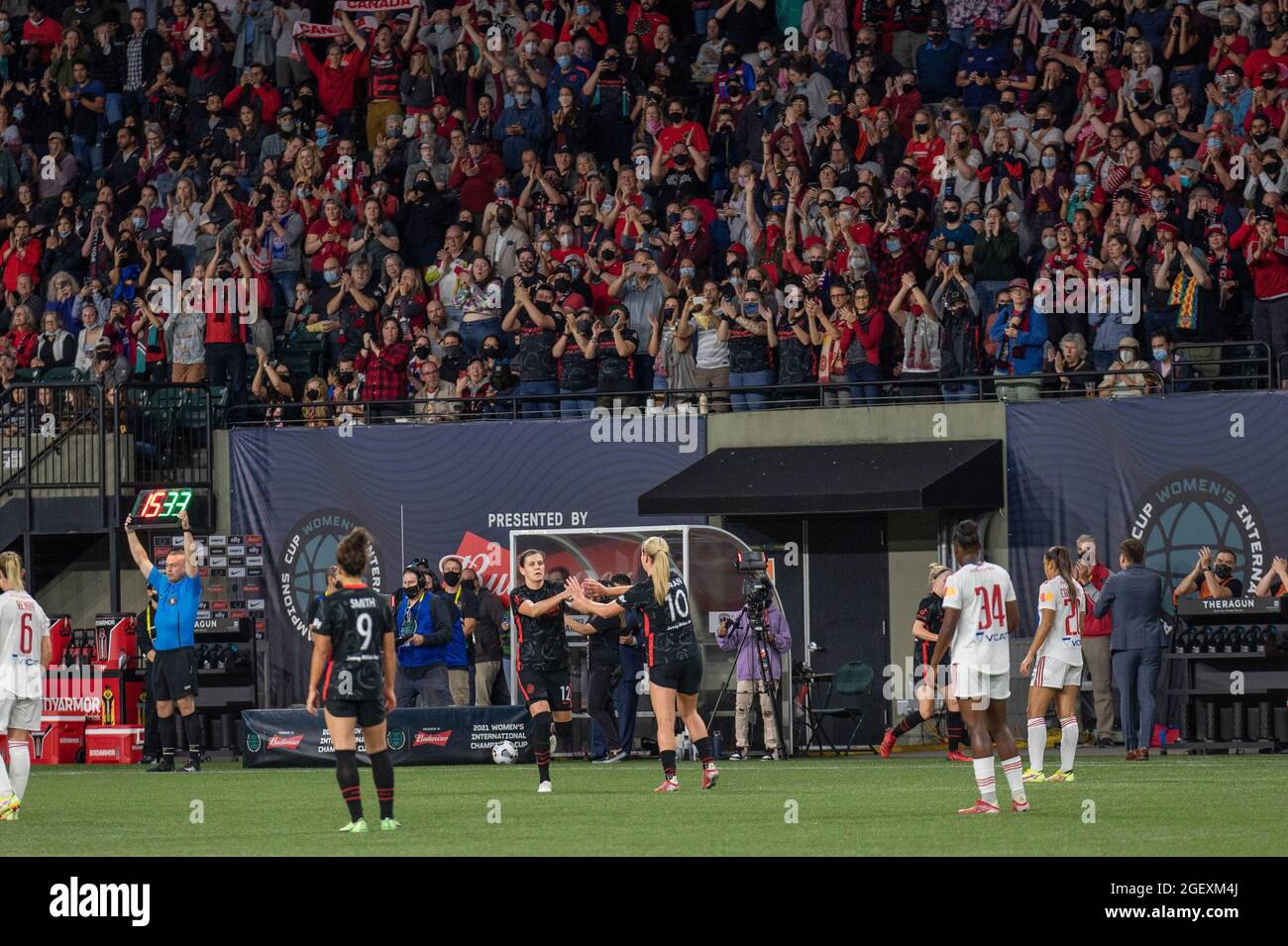 Christine Sinclair (12 Portland Thorns) being subbed on during the ...