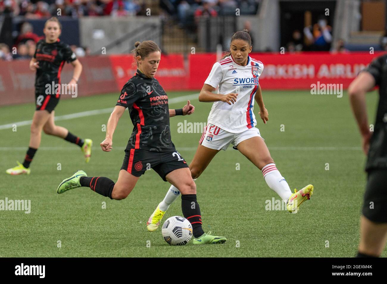 Meghan Klingenberg (25 Portland Thorns) against Delphine Cascarino (20 ...