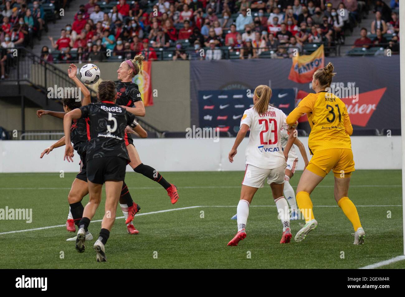 Becky Sauerbrunn (4 Portland Thorns) block during the Womens ...