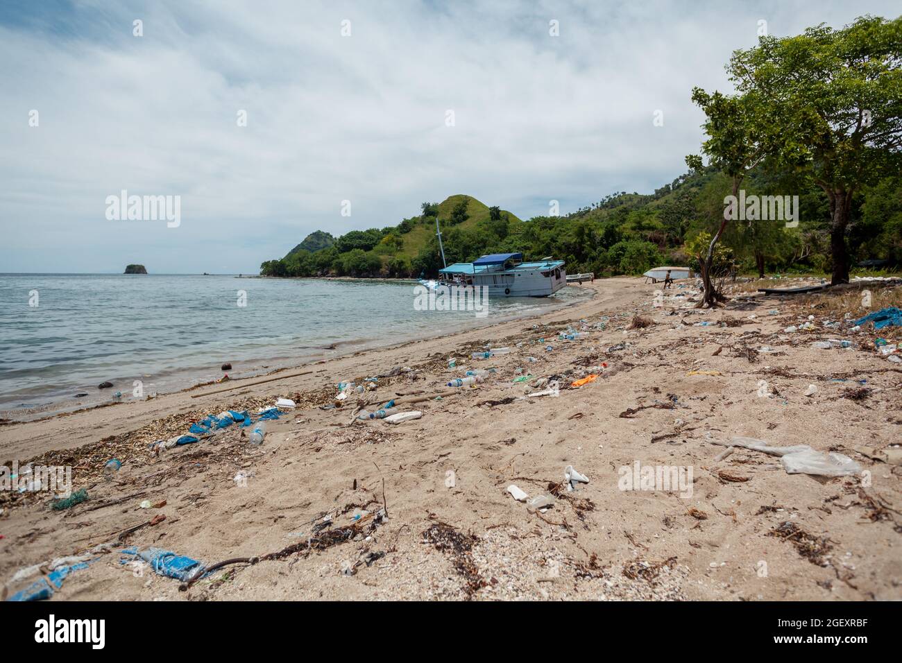 Polluted beach in Komodo island Stock Photo - Alamy