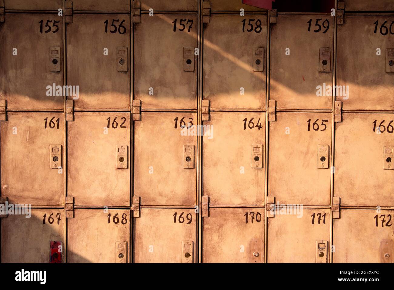 Public lockers hi-res stock photography and images - Alamy