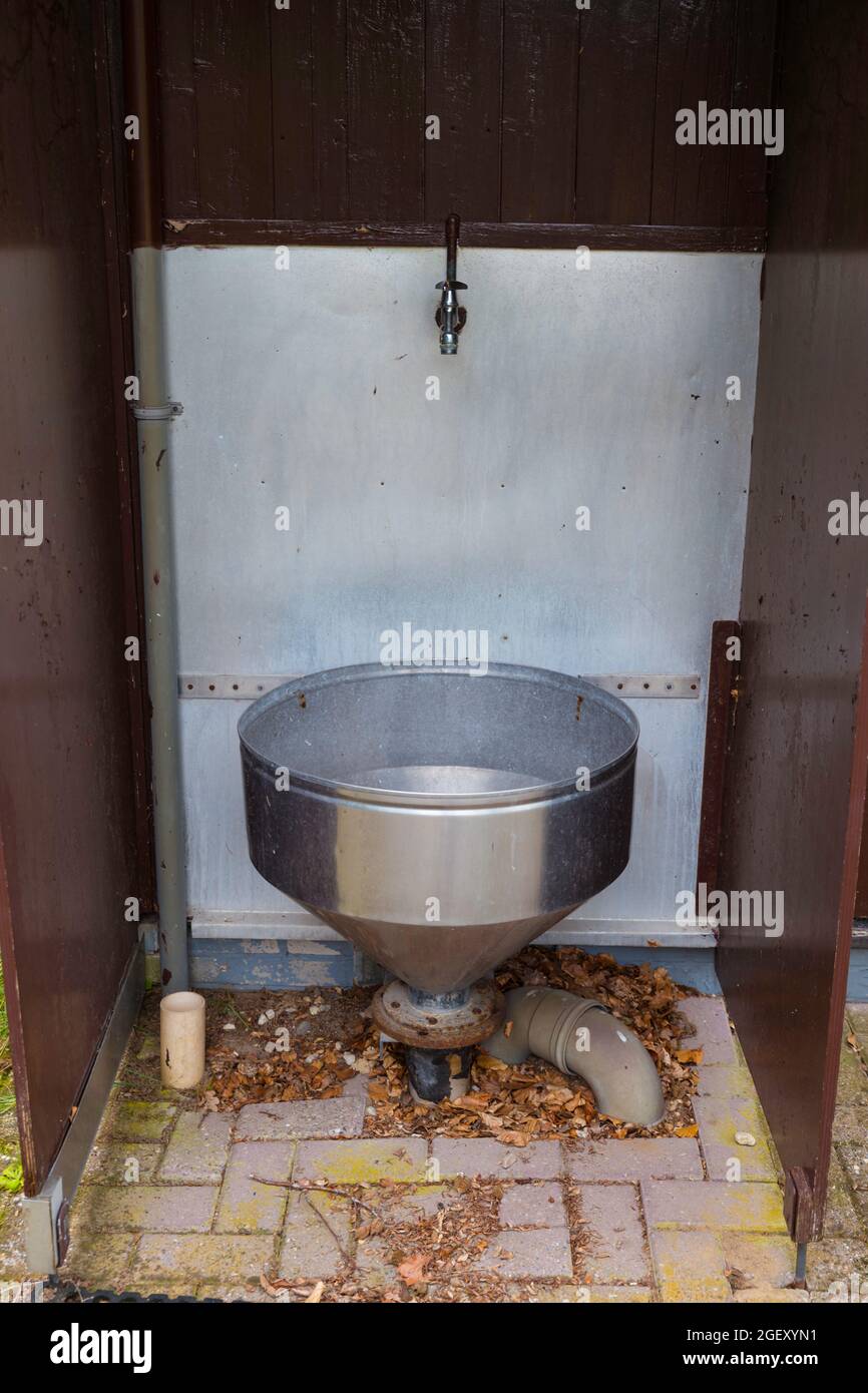 Dirty metal sink hi-res stock photography and images - Alamy
