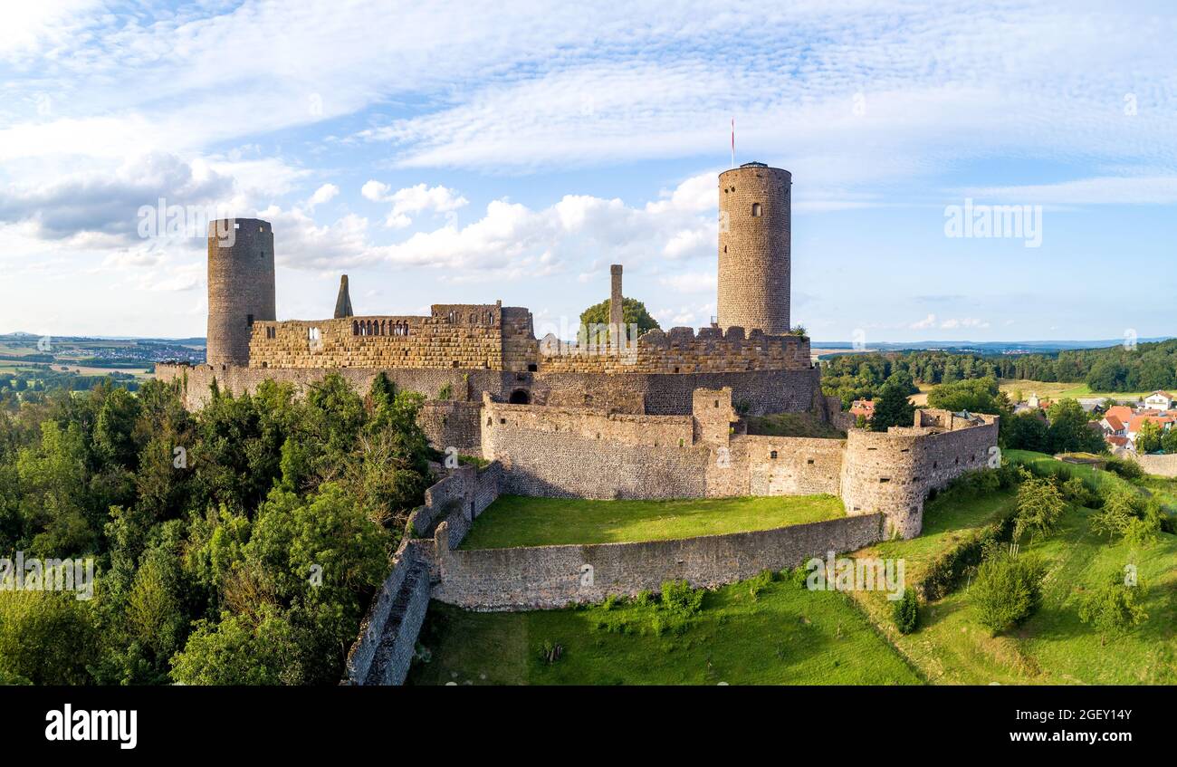 Ruin medieval castle hi-res stock photography and images - Alamy