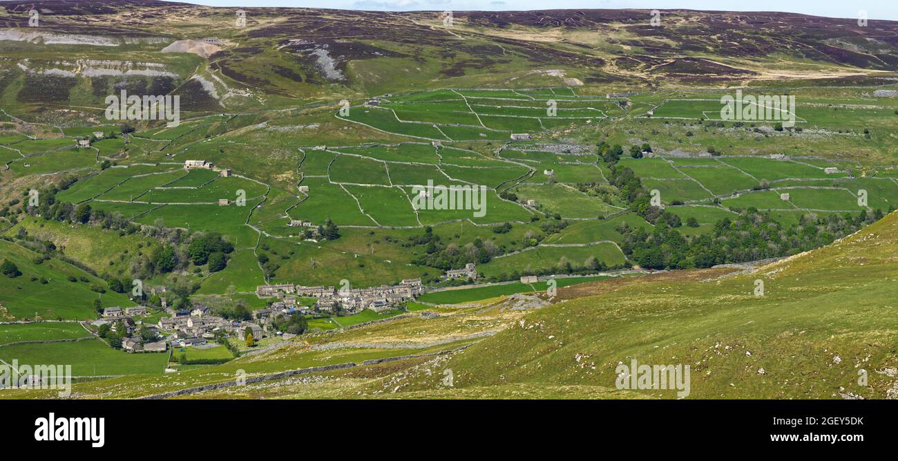 Panoramic view of Gunnerside village, Swaledale, Yorkshire Dales ...