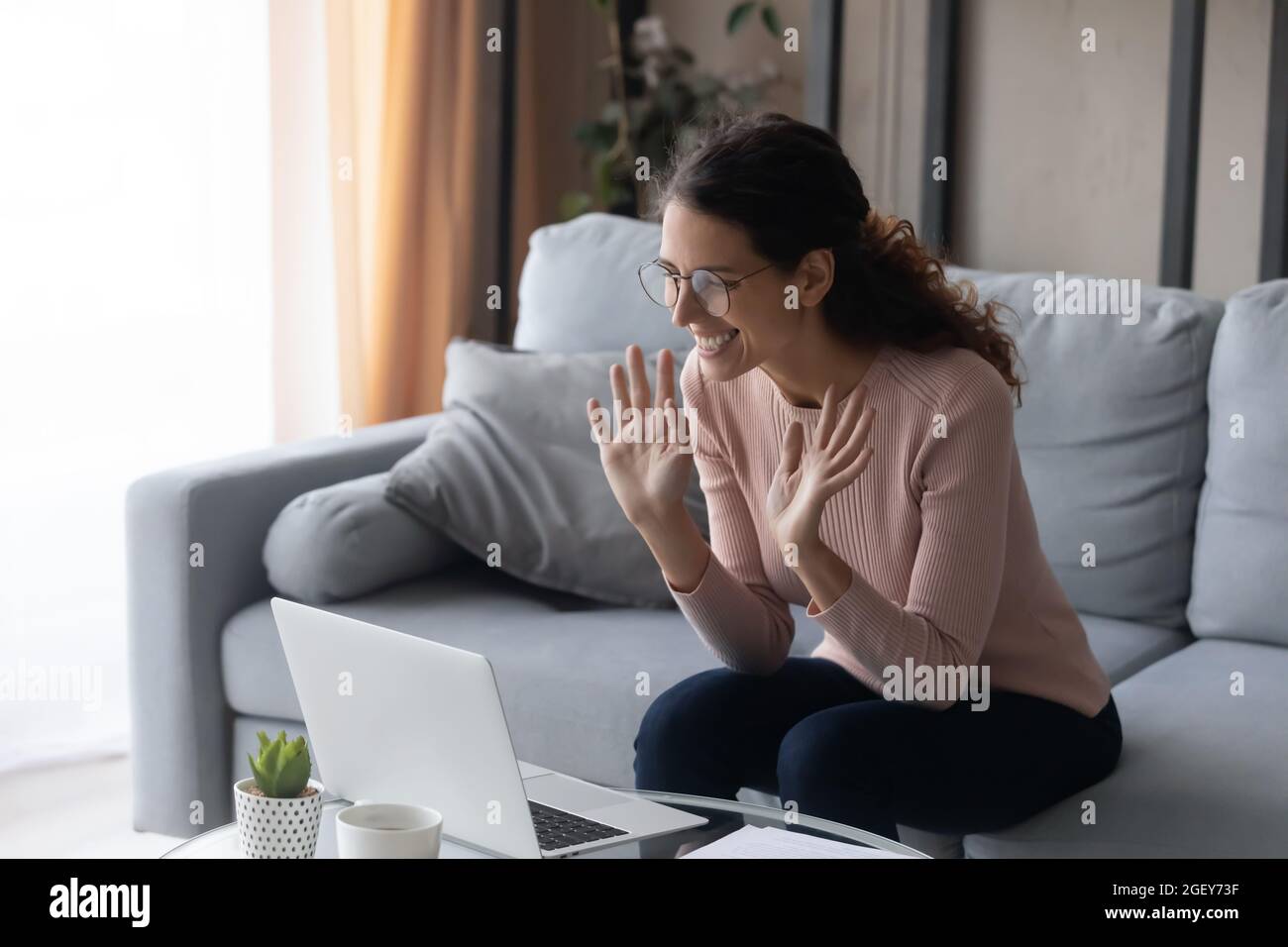 Video conferencing app hi-res stock photography and images - Alamy