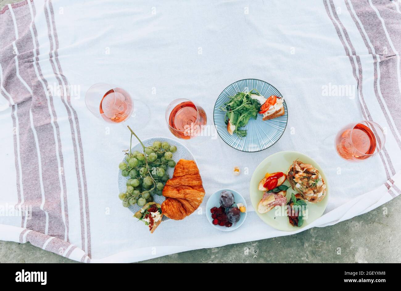 Photo from above of beautiful summer picnic details on white linen ...