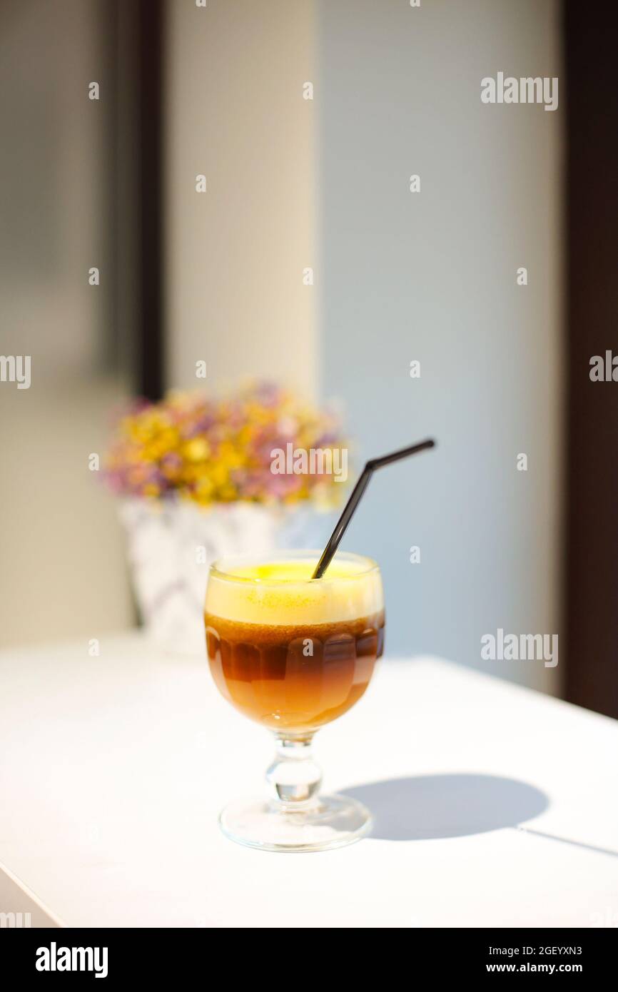 Bumble bee coffee shop hi-res stock photography and images - Alamy
