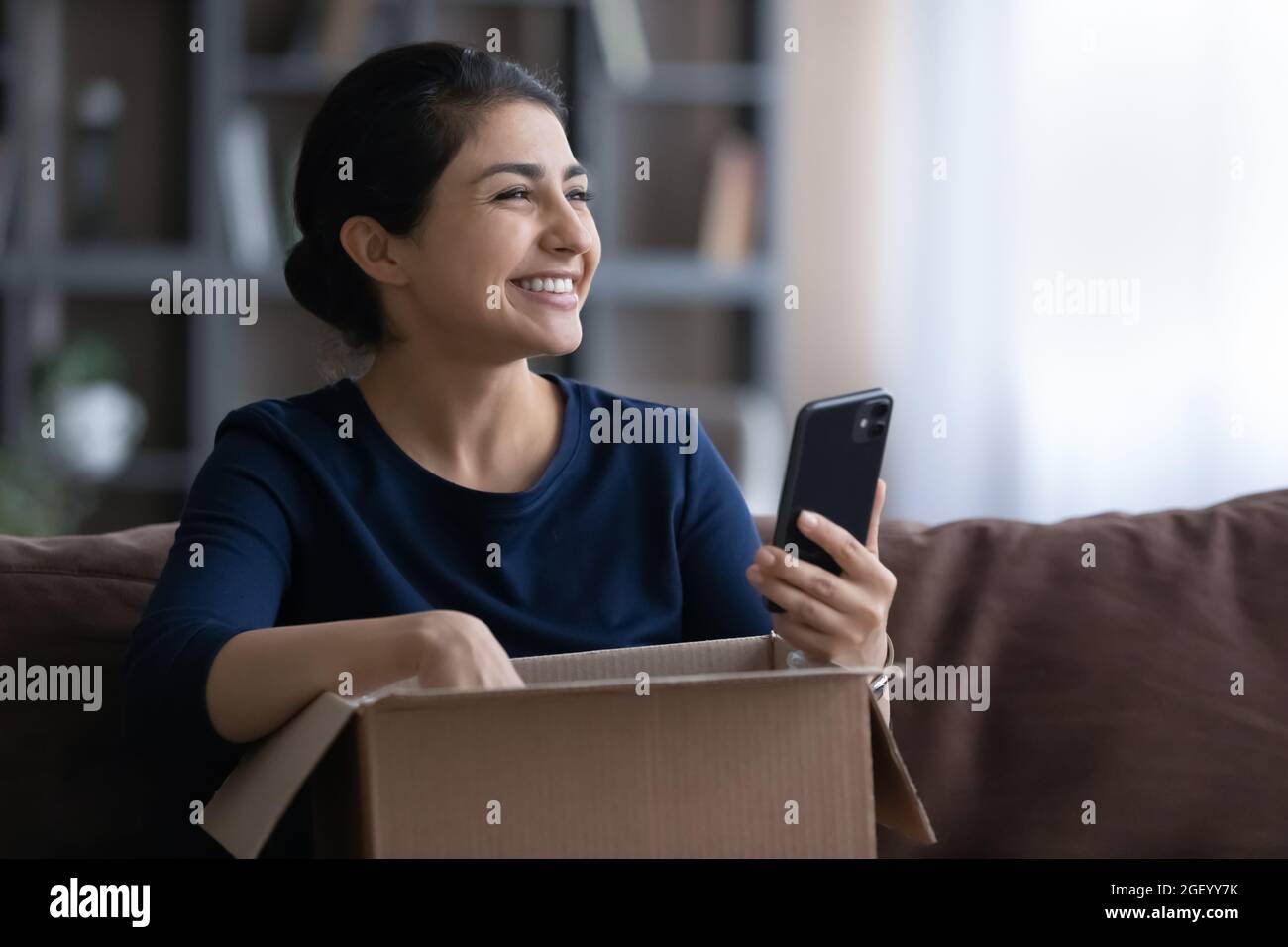 Device unpack hi-res stock photography and images - Alamy