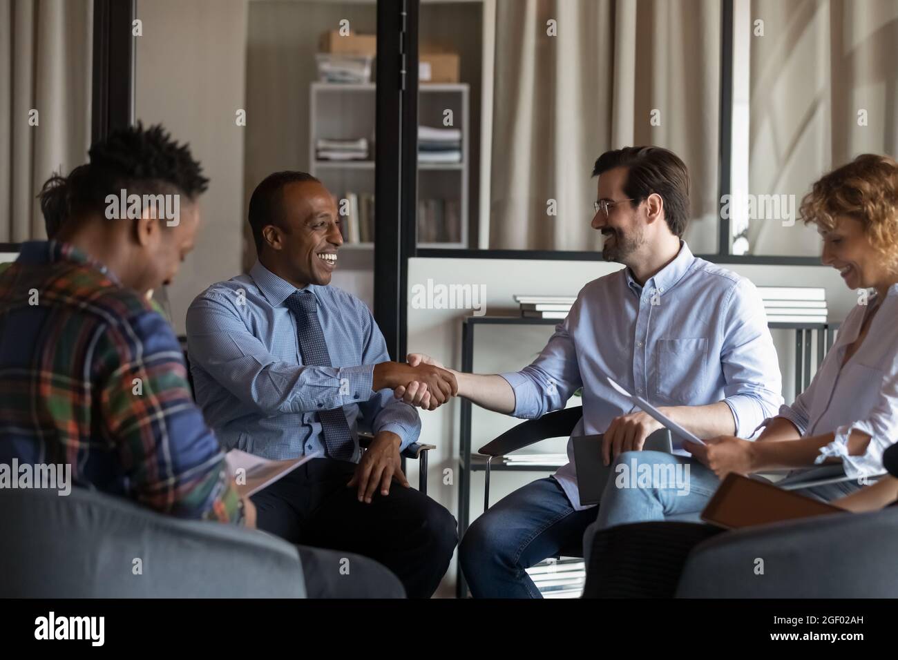 Multiracial handshake hi-res stock photography and images - Alamy