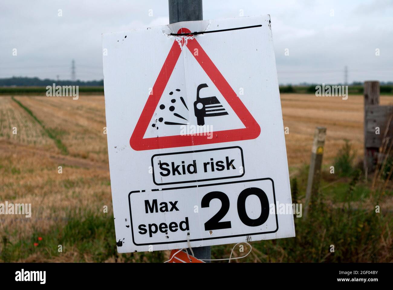 Skid sign uk hi-res stock photography and images - Alamy