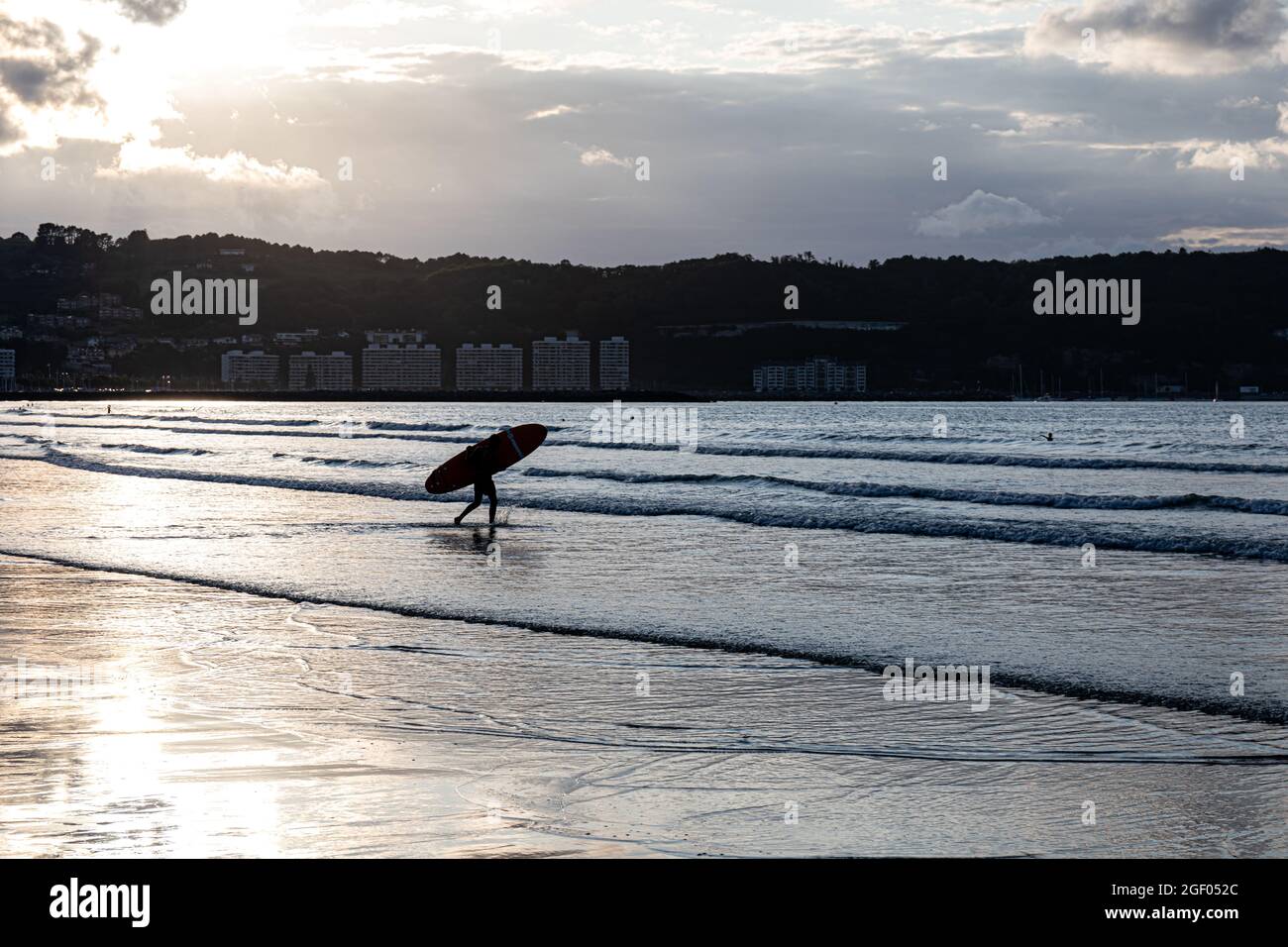 Sunset surfer surf france hi-res stock photography and images - Alamy