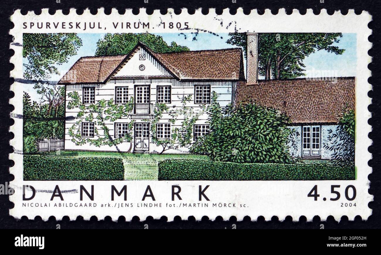 DENMARK - CIRCA 2004: a stamp printed in Denmark shows Spurveskjul ...