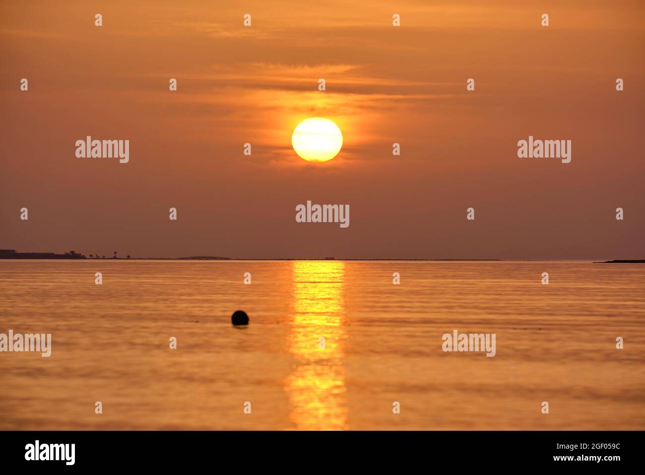 Big sun down over sea hi-res stock photography and images - Alamy