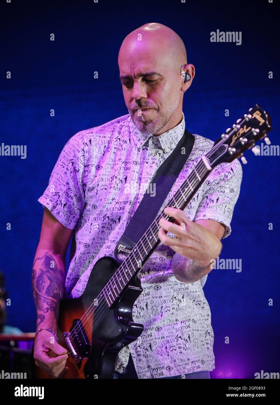 MIAMI, FL - AUGUST 21: Eliut Gonz‡lez of Cultura Profetica performs at ...