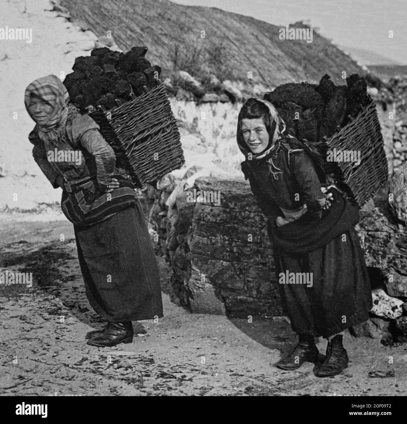 Women with creel Black and White Stock Photos & Images - Alamy