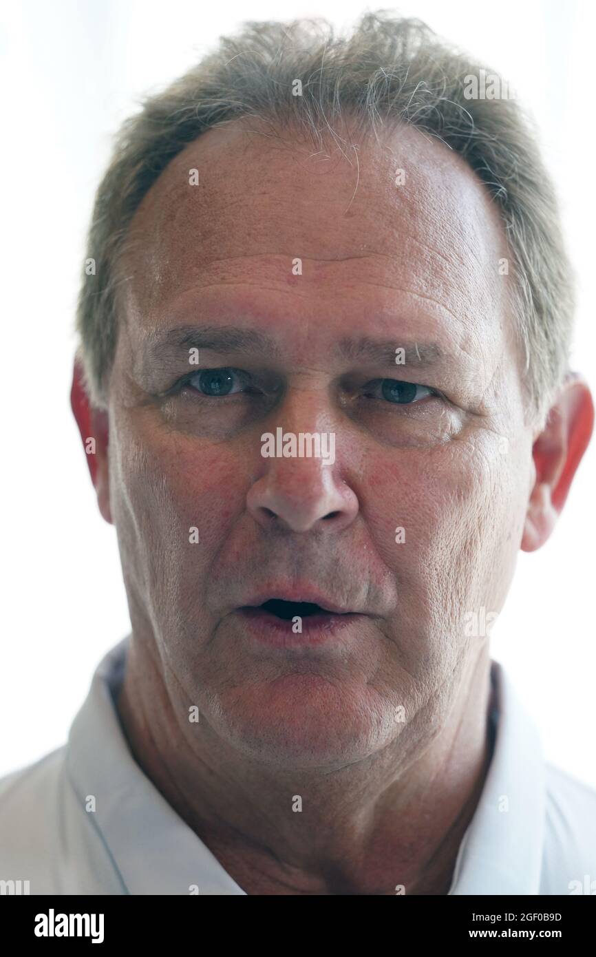 St. Louis Cardinals newest Hall of Fame member Tommy Herr talks with ...